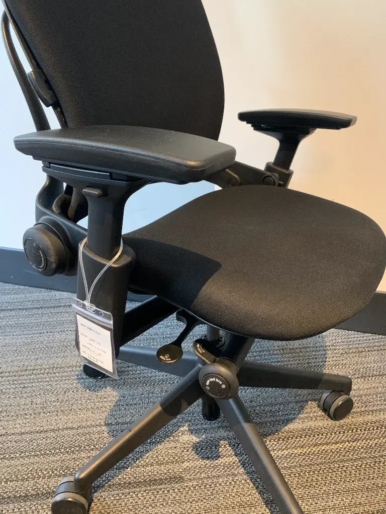 Pre-Owned Steelcase Leap V2 Office Task Chair New Cylinder | RBA ...